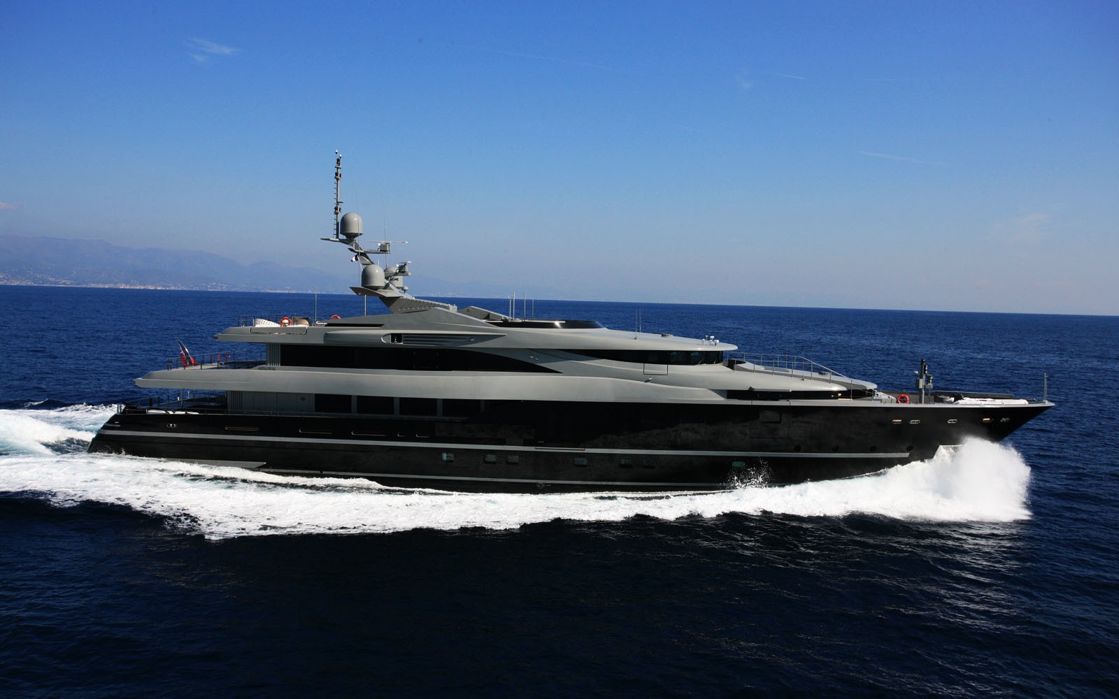 Yacht SEA FORCE ONE, Admiral | CHARTERWORLD Luxury Superyacht Charters